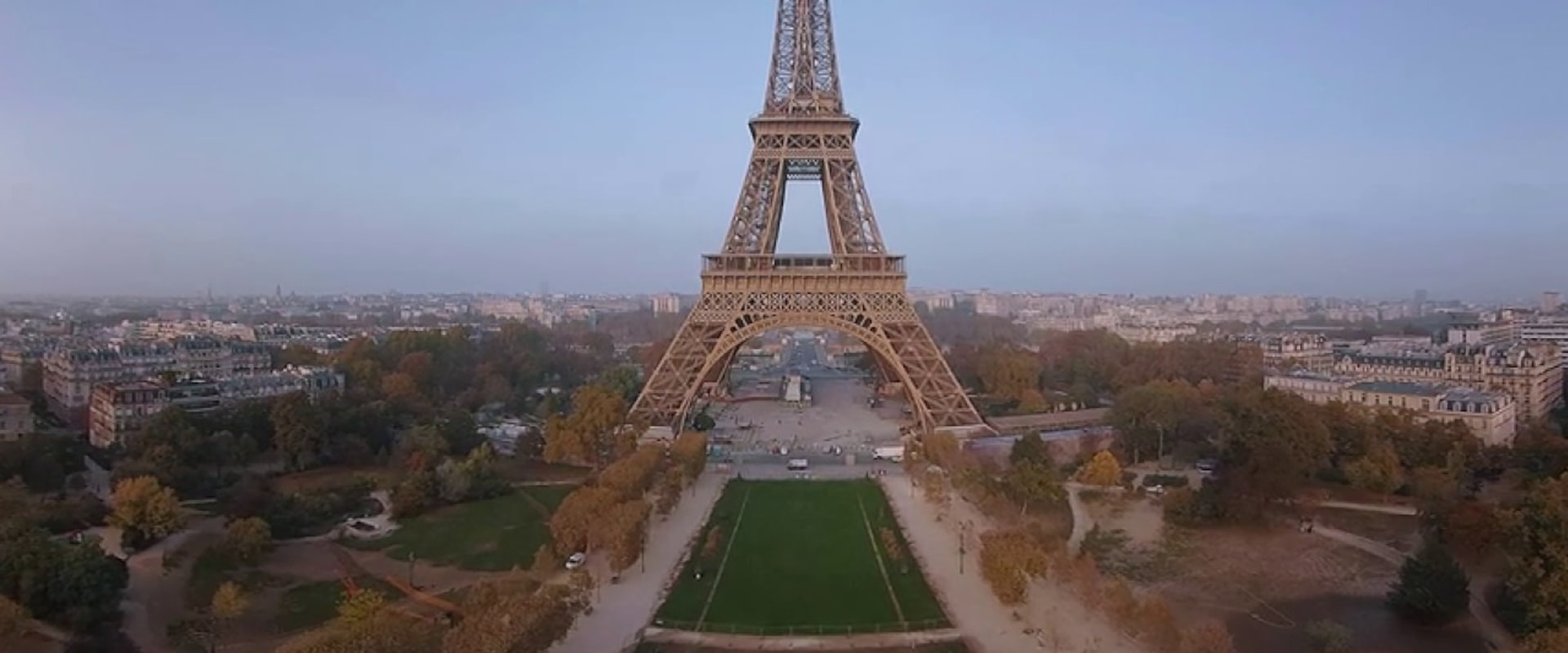 Exploring the Eiffel Tower Virtually